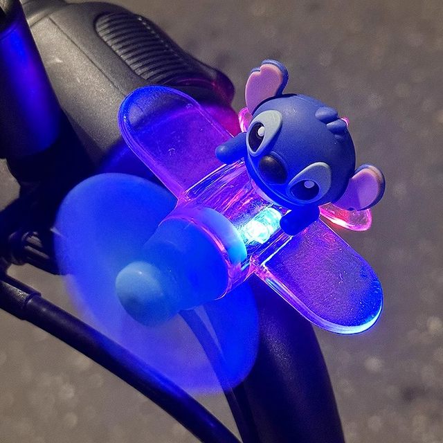 Wind-powered light-emitting electric small aircraft light, electric ...