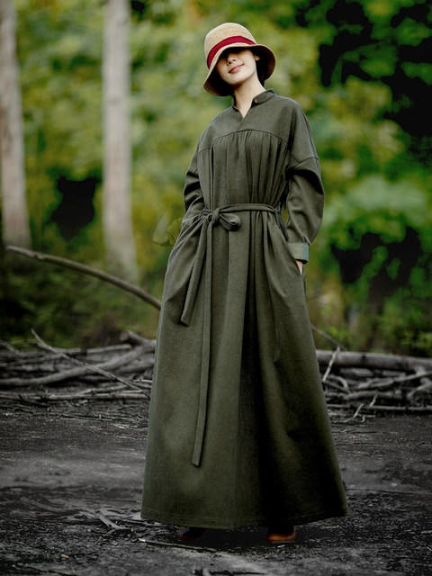 Hexuan's original literary retro core velvet dress, autumn and winter ...