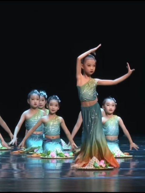 Dai dance costumes for children, Xishuangbanna peacock dance, fishtail ...