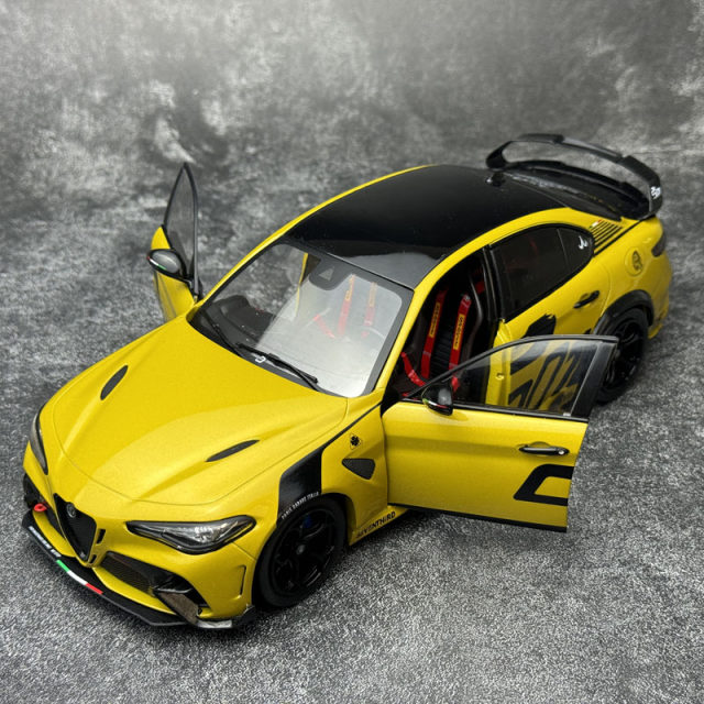 Solido Solid 1:18 Alpha Romeo Giuliagtam Juliet Hede Model