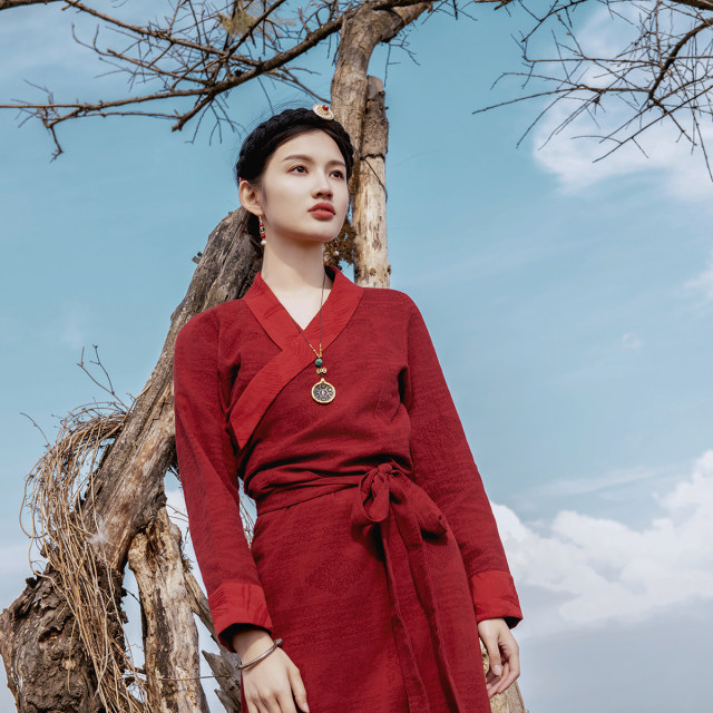 Beauty and complexion, red retro Tibetan clothing, Lhasa clothing for ...