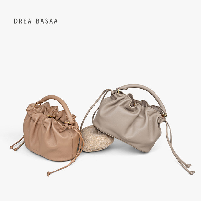 DREA BASAA mid-level streamline bag Flow series medium fashion ...