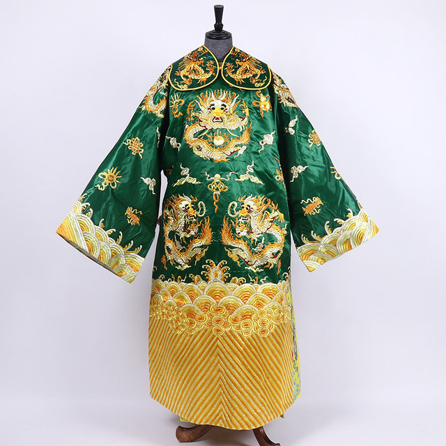 The python dragon robe of the dragon man of the opera troupe, the ...