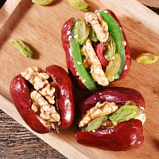 Big red dates sandwiched with walnut kernels and raisins individually ...