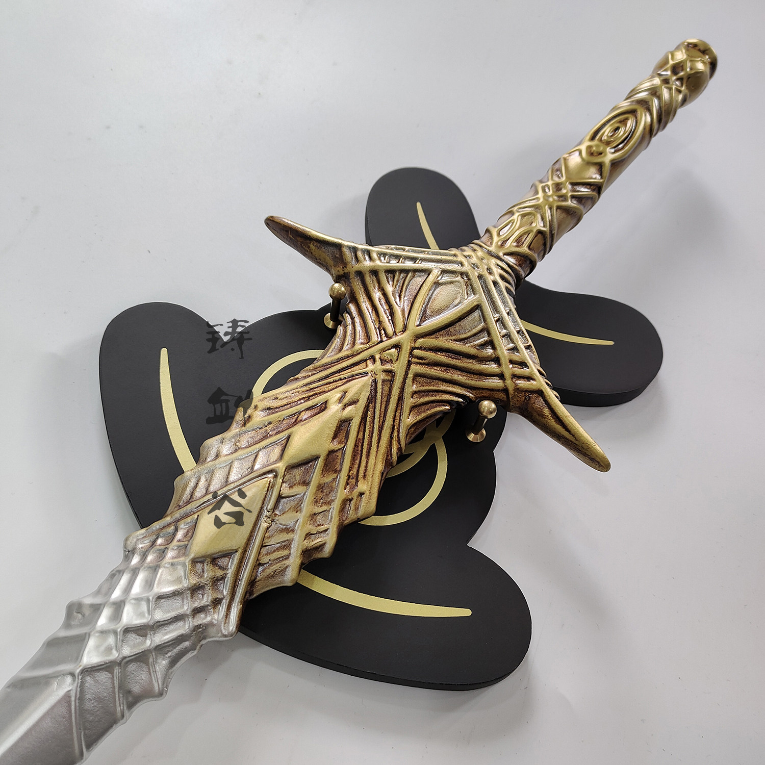 Elden French ring golden tree shadow cosplay weapon around Leida's ...