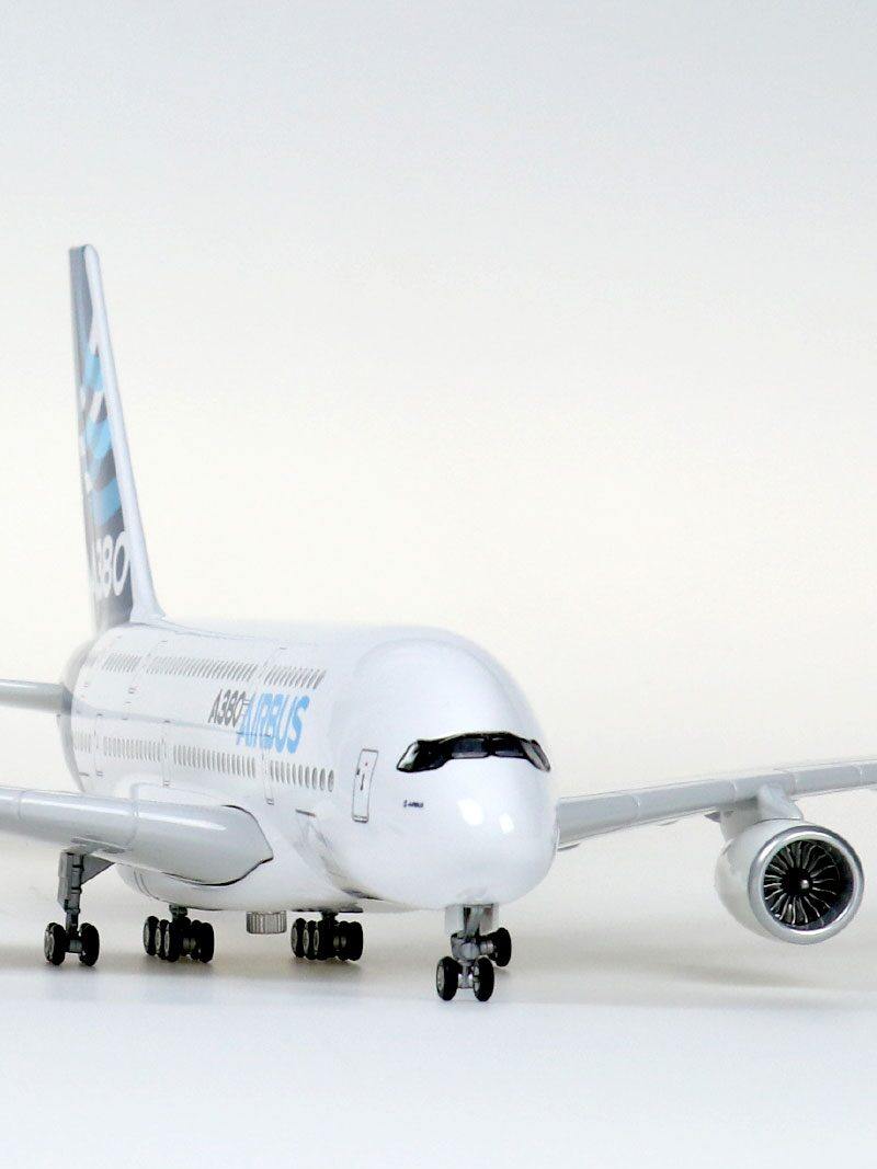Modèle d'avion de simulation – modèle assemblé d'avion de passagers