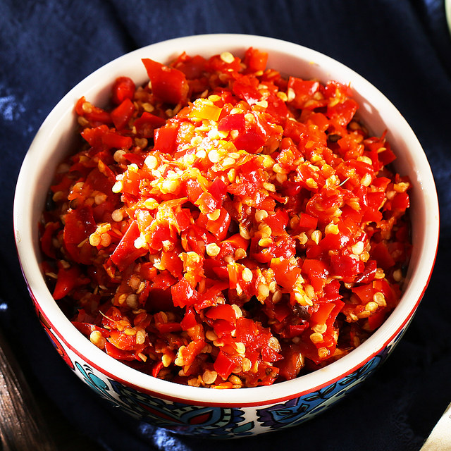 Large barrel Hunan farmhouse chopped pepper garlic chopped chili sauce commercial extra spicy ...