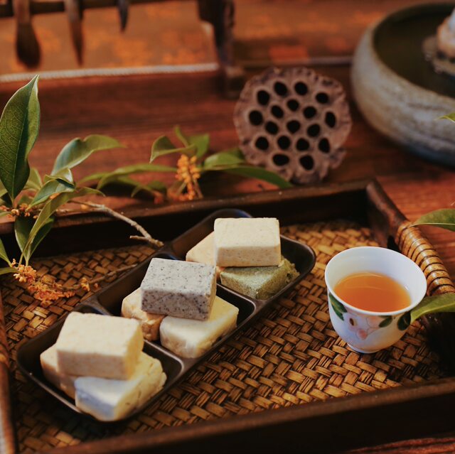 Suzhou specialty, Laobabao Guixiang Village Twelve Scenes Crisps ...