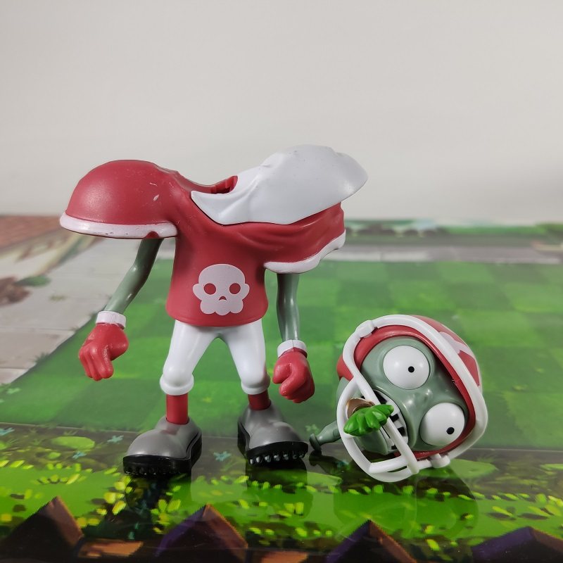 Plants vs Zombies Toy Set - Crazy Dave Hat Rugby Zombie Figure