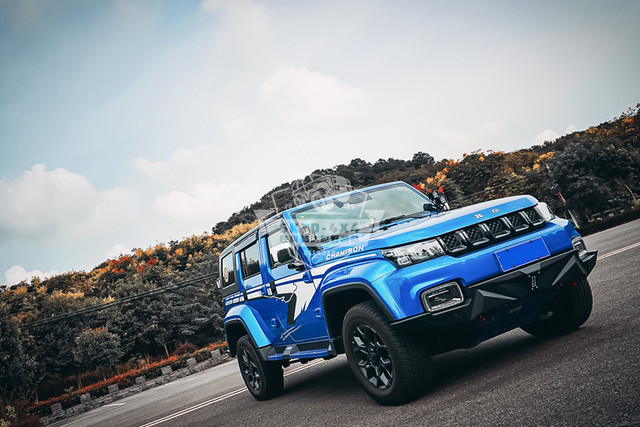 Beijing BJ40PLUS modified front bar 18-20 BJ40 two-door version ink feather front bar ...