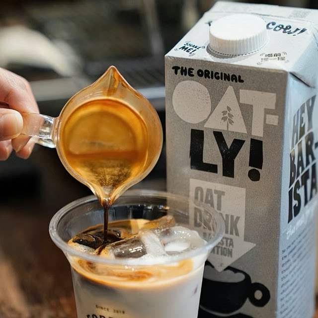 Whole box of oat milk oatly Coffee Master oatly drink oatly Coffee ...