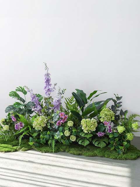 Large green plants, simulated flowers and plants, soft decoration ...