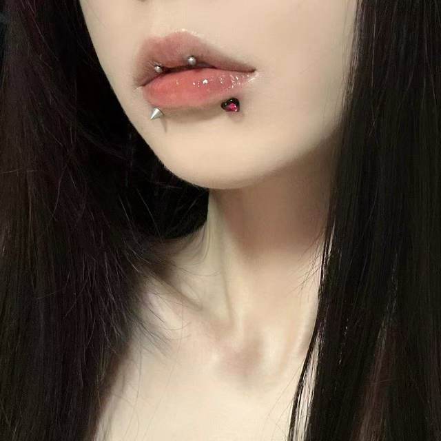 Raccon Raccoon Heart Factor Lip Nail Titanium Steel Love Ear Bone Nail ...