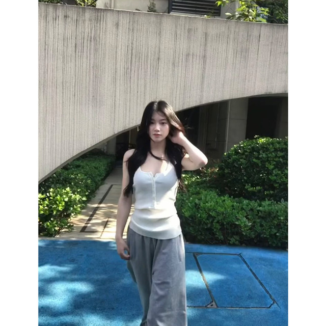 Shell buckle pits, knitted camisole vest women in summer wearing design ...