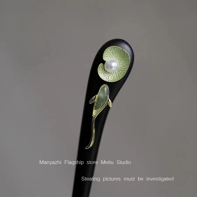 Like a fish in water! Lotus leaf koi black sandalwood hairpin hairpin ...