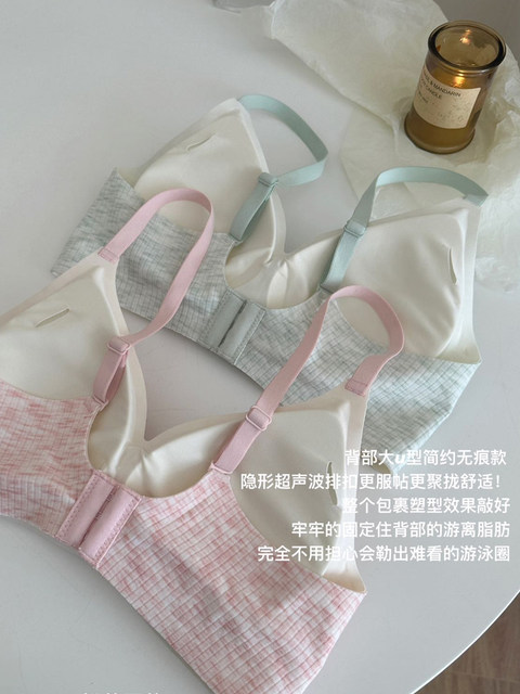 Ultra -clustering chest showed! Women without marks underwear, small ...