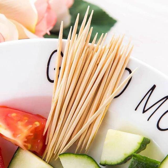 Affordable disposable double-headed fruit picks made of bamboo fine ...