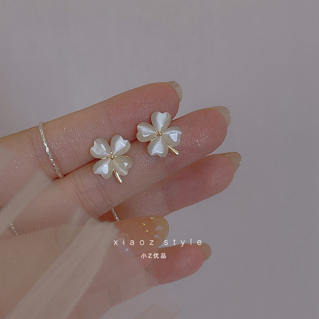 Sweet earrings for women in 2025 new trendy niche design small and ...