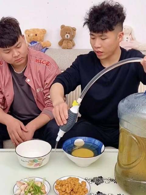 Oil barrel oil pouring artifact edible oil oil pump motorcycle oil ...