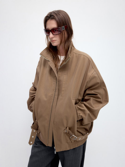 Original crisp and gender-free belted work-up collar jacket