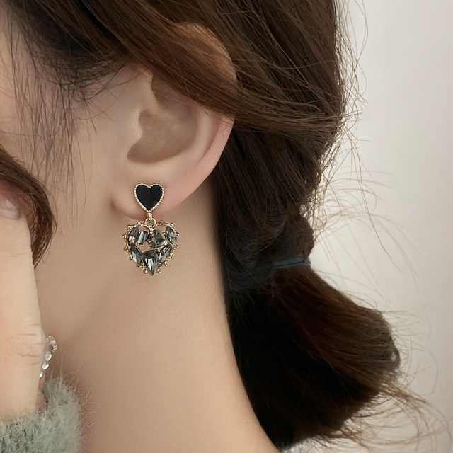 Black love earrings for women with niche design high-end earrings 2025 ...