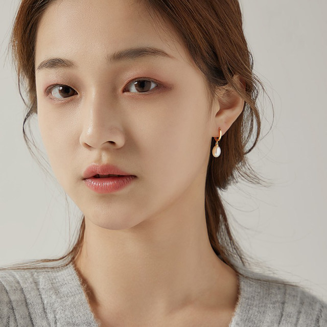 Natural freshwater pearl earrings 2024 new tide niche sterling silver ear ring cold wind design ...