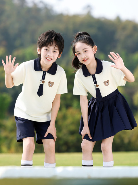 Primary school students' summer school uniforms, first grade class ...