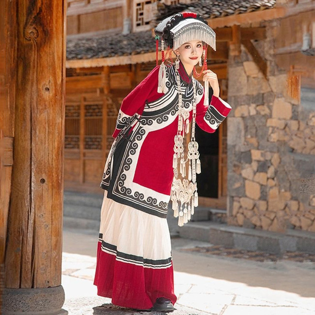 Yi ethnic costumes embroidered heavy industry cotton and linen suits ...