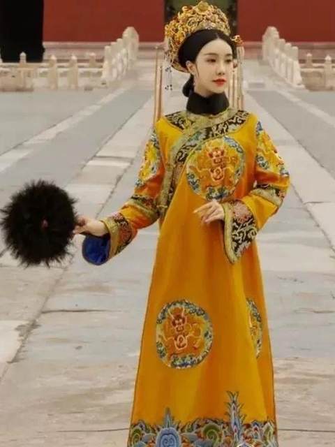 Rental of Qing Dynasty Emperor's Court and Imperial Concubine's Garment ...