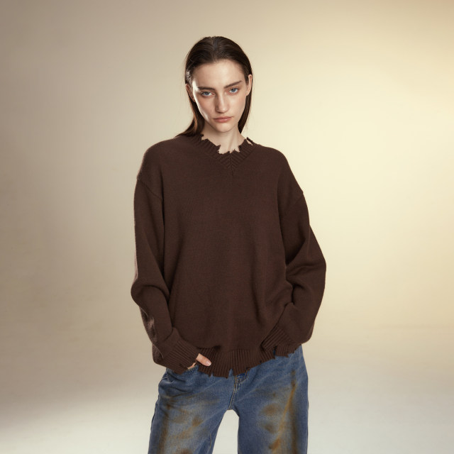 KiKat/Maillard color destroyed V-neck circle yarn knitted long-sleeved ...