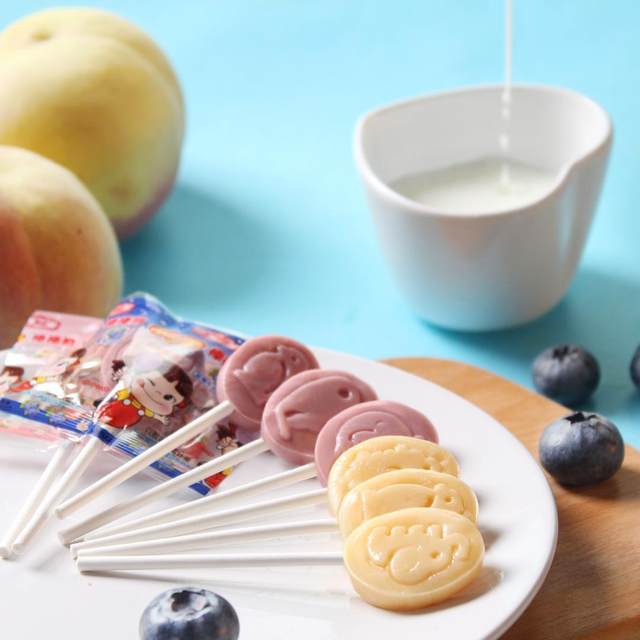 Fujiya Probiotic Milk Lollipop White Peach Blueberry 16 Pack Children's ...