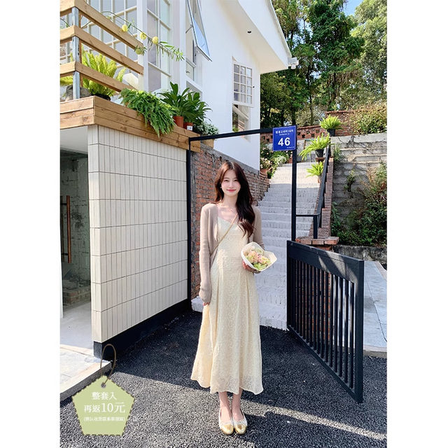 JeJuna Fried Chicken Ou Ni, a chaebol Little Girl, a lace white dress ...