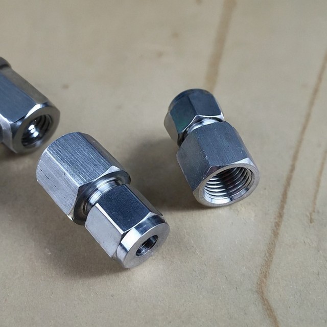 304 stainless steel ferrule inner wire straight through pressure gauge ...