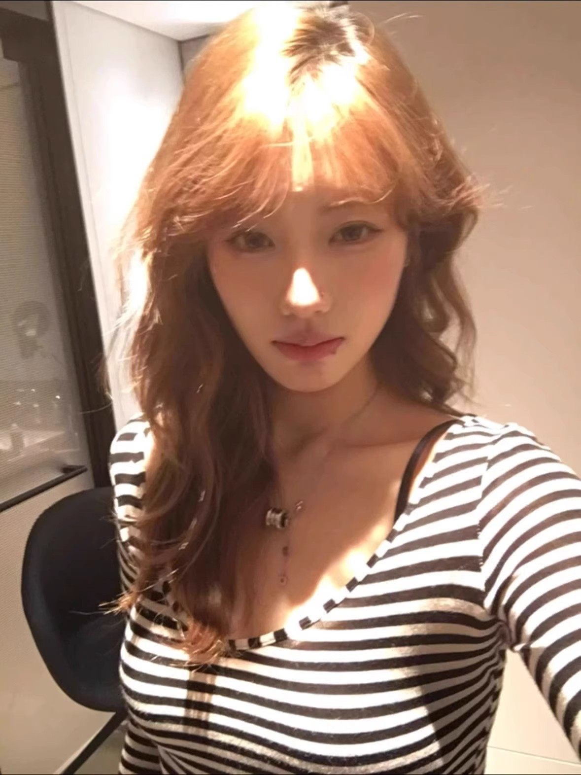 Large size fat MM American retro V -neck stripe long -sleeved T -shirt female spring pure desire ...