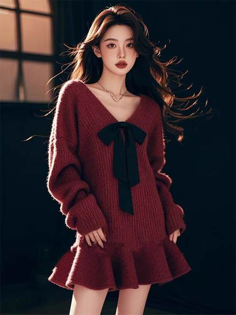 The counter withdraws beautiful and unique rich girl's high-end outfit ...