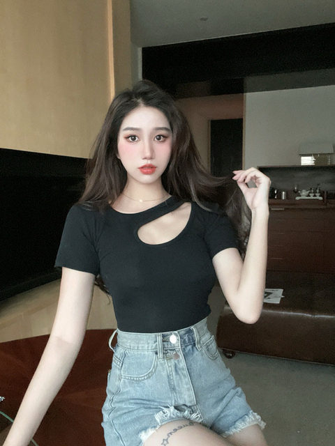 Black top design niche 2024 summer new self -slimming big size T -shirt ...