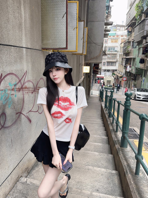 Eva Junjun Jiang American hot girl red lips printed short-sleeved T-shirt for women loose slim ...