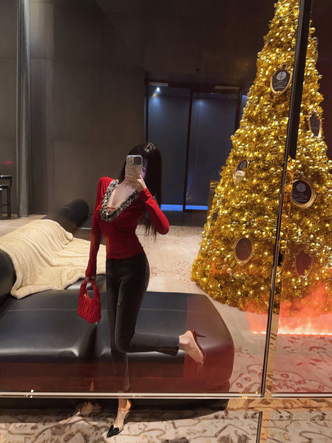 Eva Junjun Jiang hot girl sexy sequin u neck tight stretch red long-sleeved T-shirt temperament ...