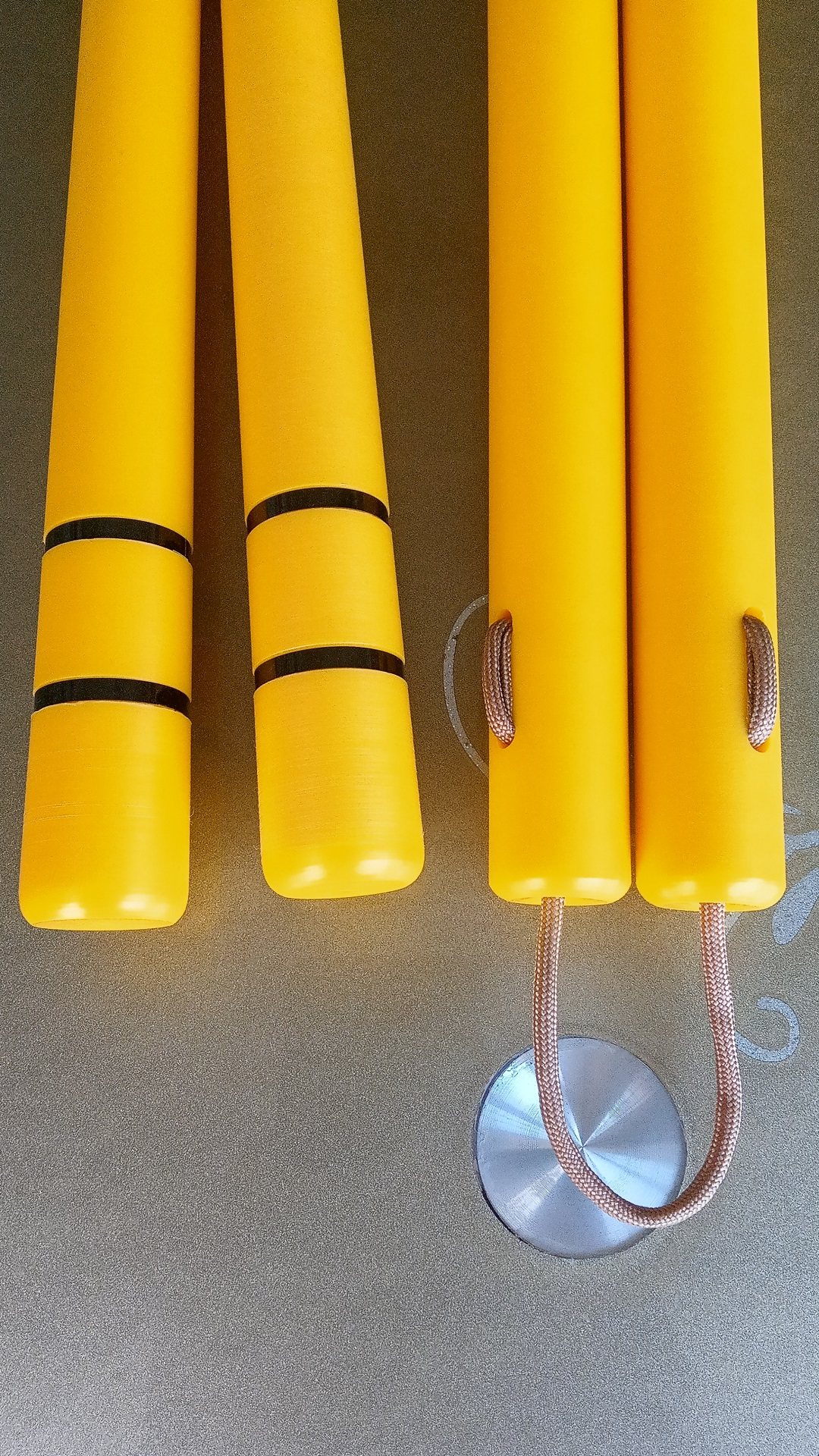 Niujin Bruce Lee Nunchakus - Gelbe Kunststoff-Stahl-Trainingsstöcke