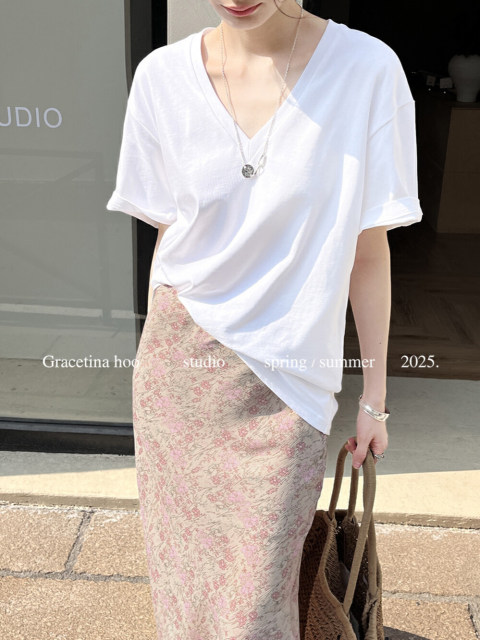 GRACETINA HOO Minimalist V-neck Drop-shoulder Silhouette White Short ...