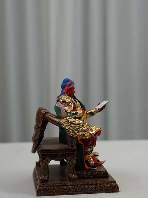 Cypress wood carvings, painted and gold reading books, Guan Sheng ...