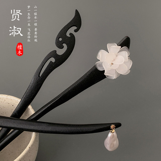 Ancient wind imitation ebony giving girls to hair buns to make buns.