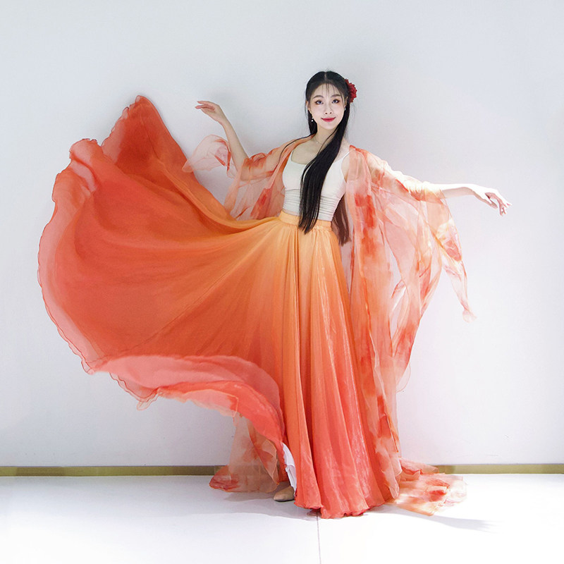Mengxia wears beautiful dance skirt in this life, gradient color ...