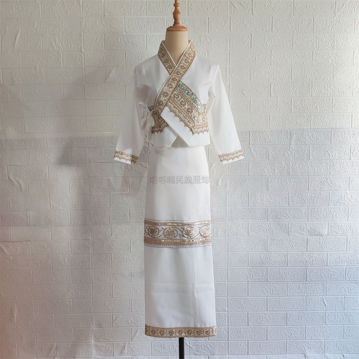 Dai clothing women's Xishuangbanna traditional embroidery jacquard ...