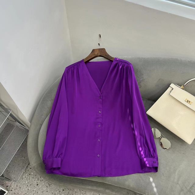 V -neck shoulder pinch cream elastic satrin silk fashion is thin and ...