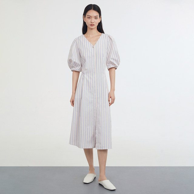 The same style as the mall naivee Naive summer new classic fashion V ...