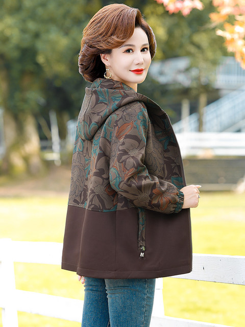 2025 New Autumn Jacket for Mothers, Stylish Top for 50-Year-Old Wealthy ...