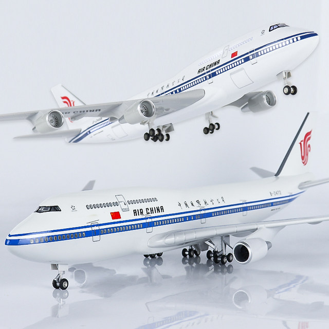 Large wheeled light aircraft model Air China Boeing b747 simulated ...