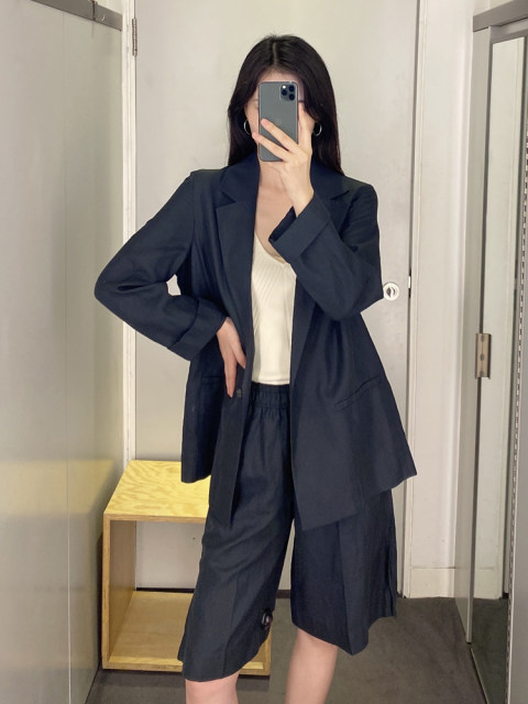 Minimalist cos style black long-sleeved loose top casual one-button ...
