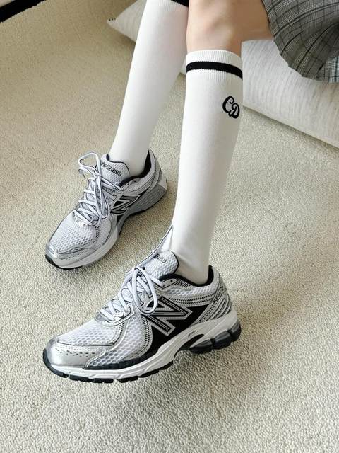 Sports shoes New Balance NB860 series black and silver low-top casual ...